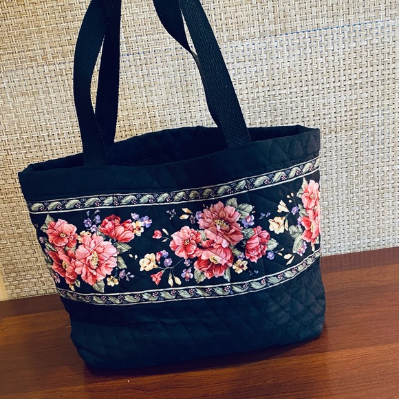 None | Bags | Nwot Black Floral Quilted Medium Size Tote Bag | Poshmark